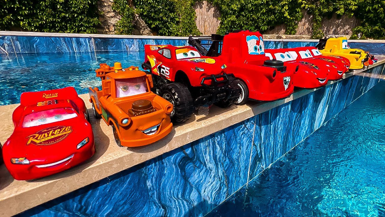 Disney Pixar Cars falling into deep pool, Lightning McQueen, Tow Mater ...