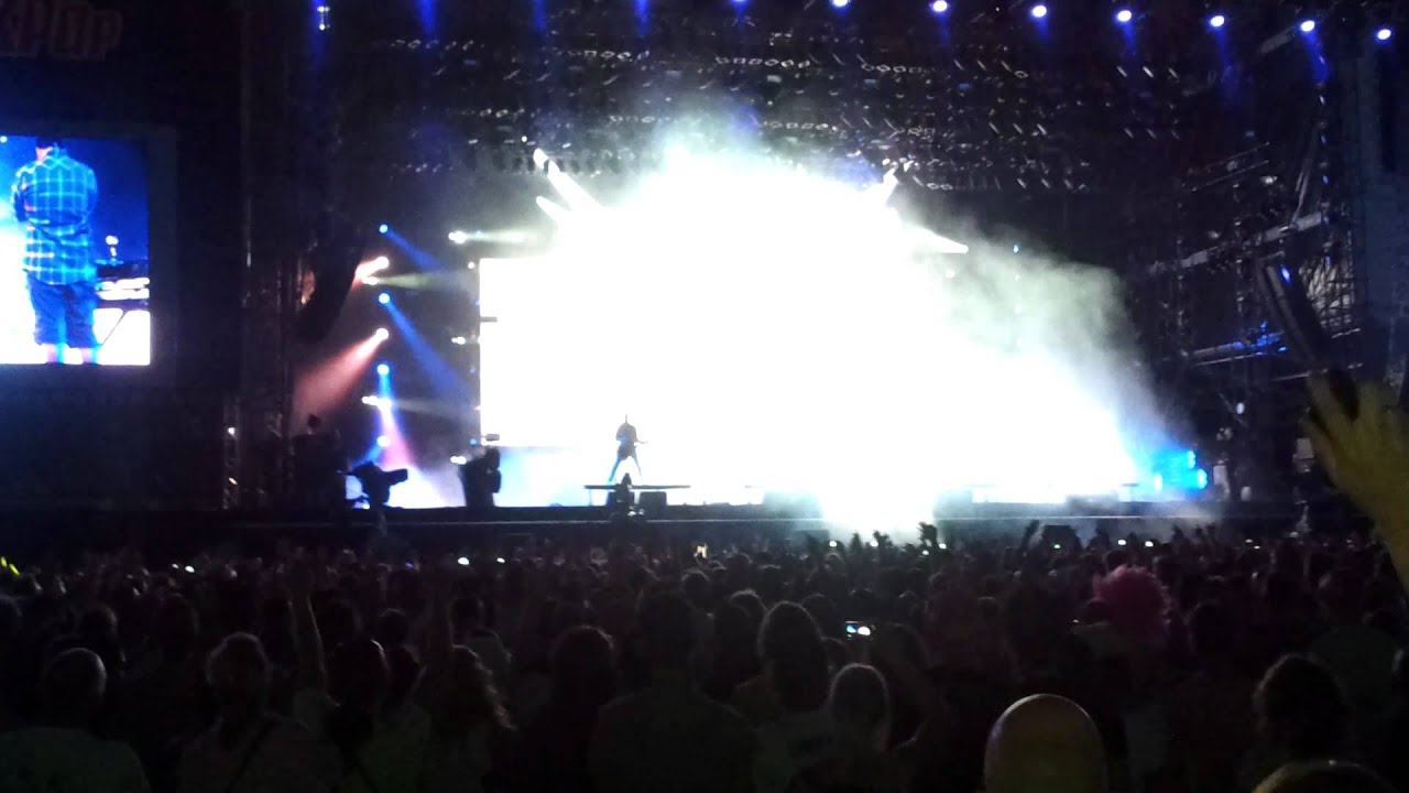 Linkin Park @ Pinkpop 2012. Crowd going loco at What I've Done - YouTube