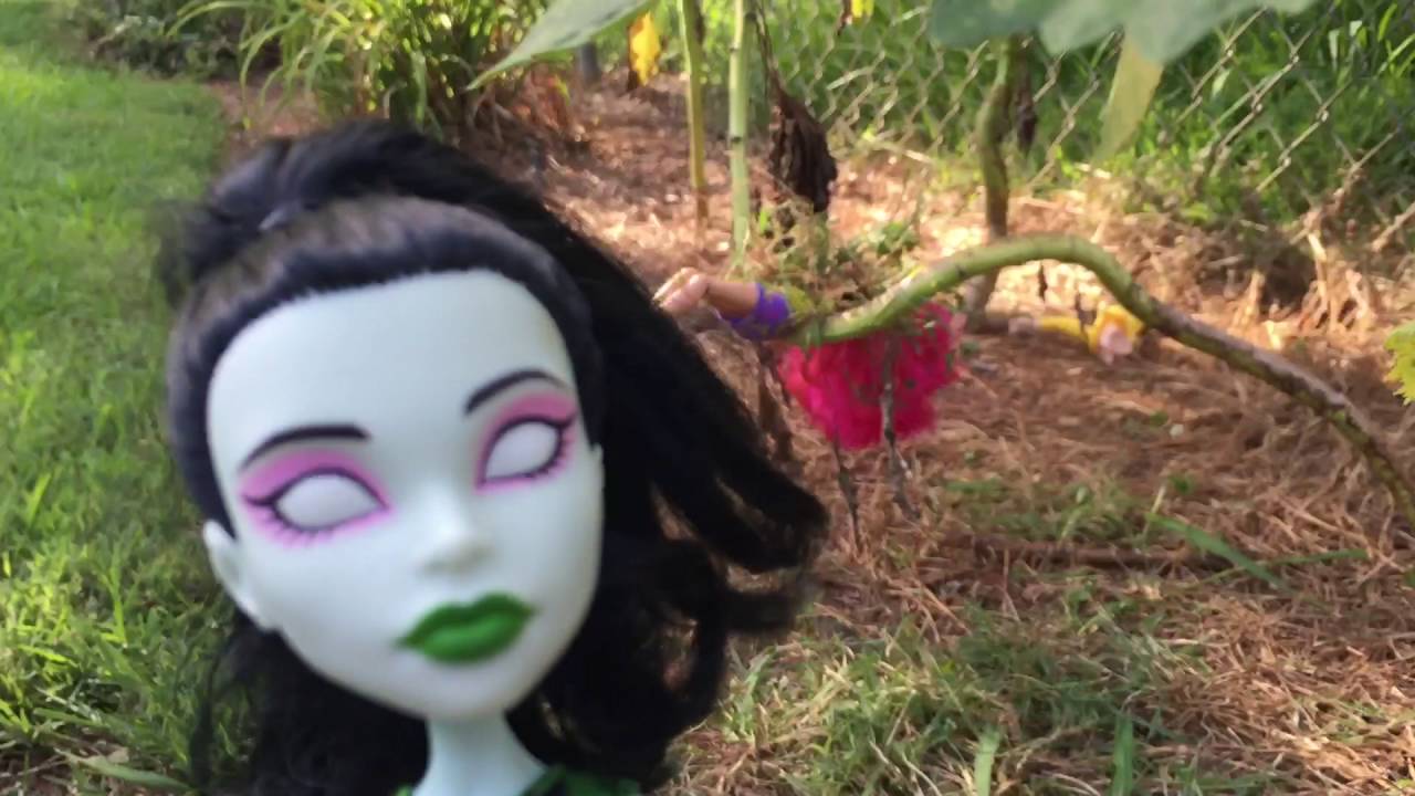 Crazy Monster High S/2 Episode 10: Outside Adventure & Throwback! - YouTube