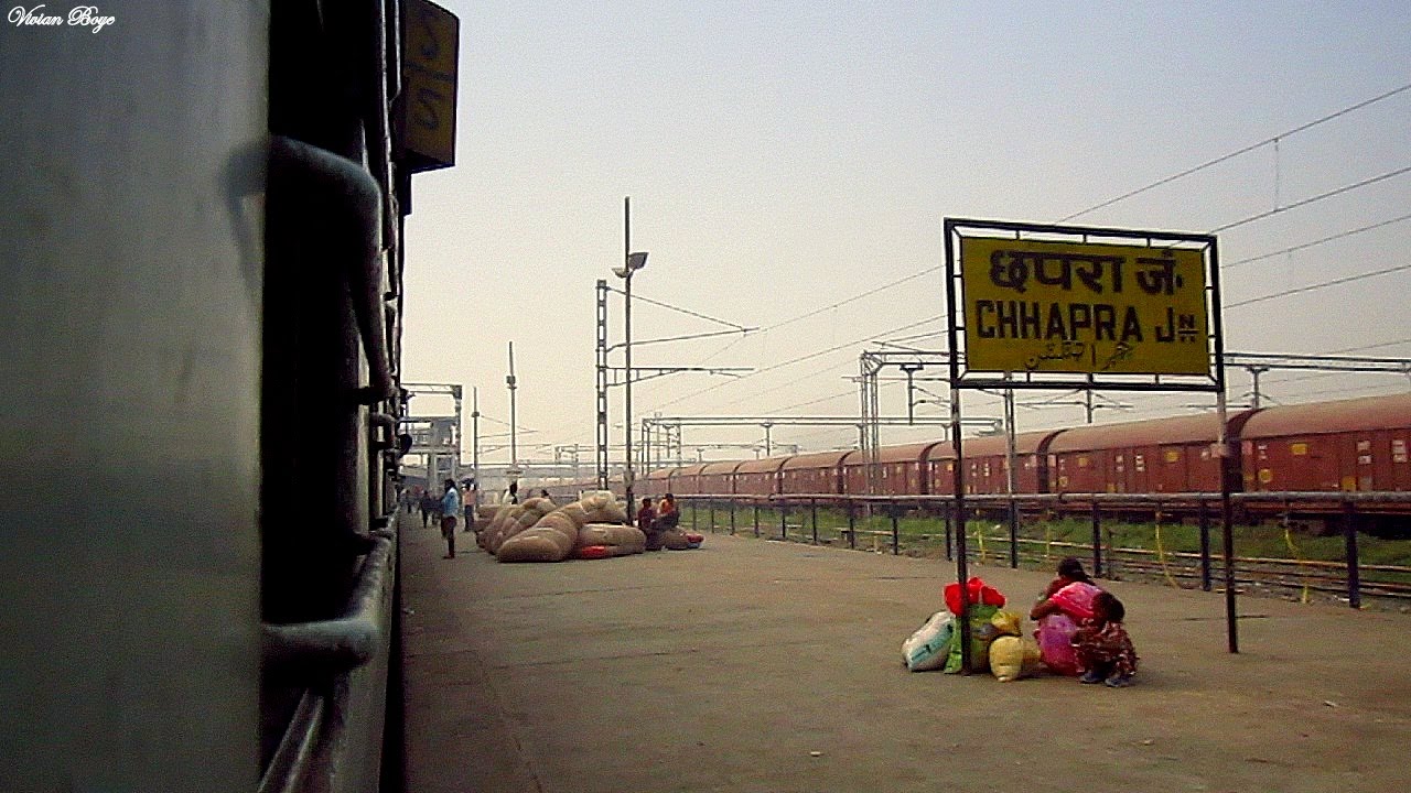 [HD] Chhapra Junction- IZN WDP-4D Bagh Exp meets IZN YDM-4 !! - YouTube
