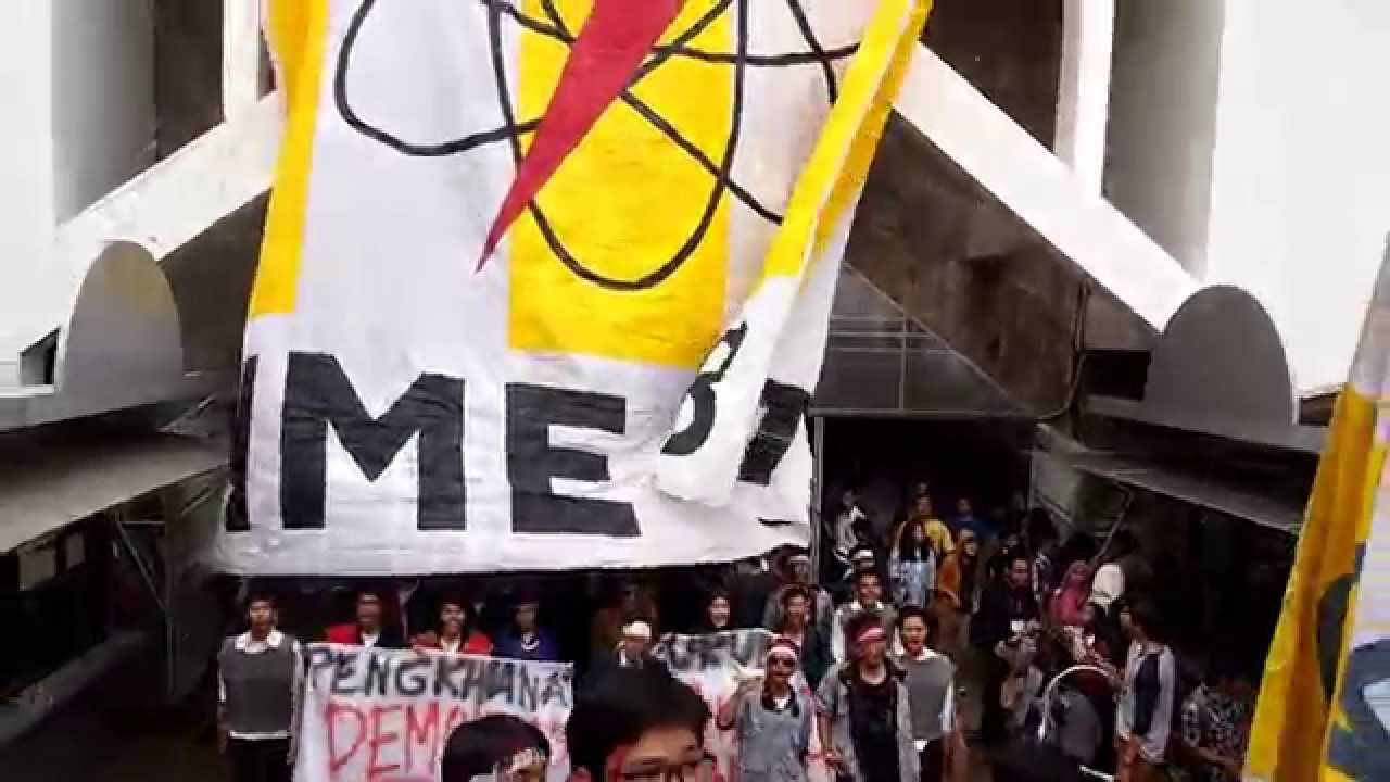 Arakan Wisuda Oktober HME ITB 2014 "Tragedi 98" - YouTube