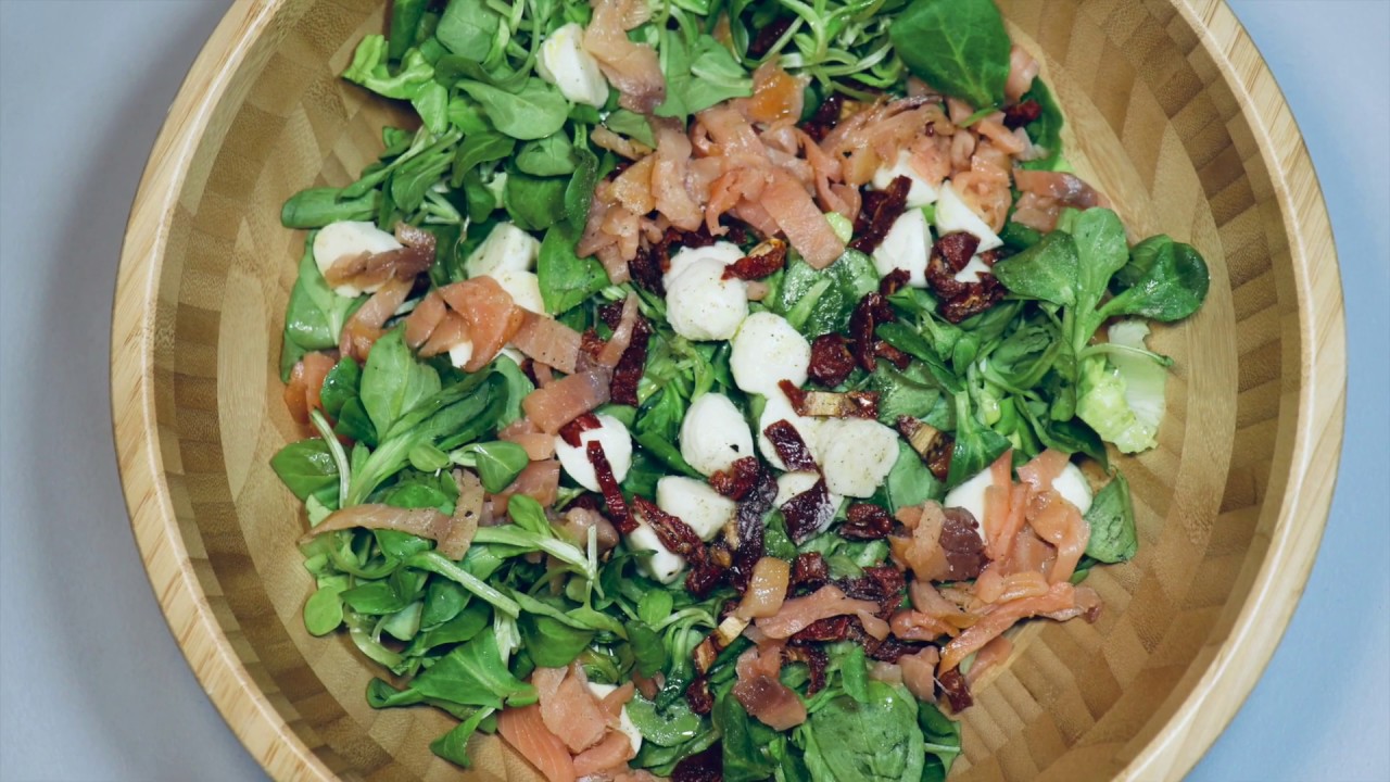 SMOKED SALMON SALAD//INSALATA CON SALMONE AFFUMICATO//SALATA CU SOMON ...