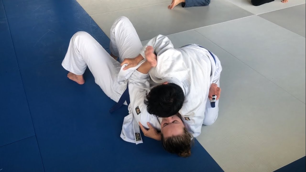 29. Armbar and Mount Triangle Choke Setup in Gi - YouTube
