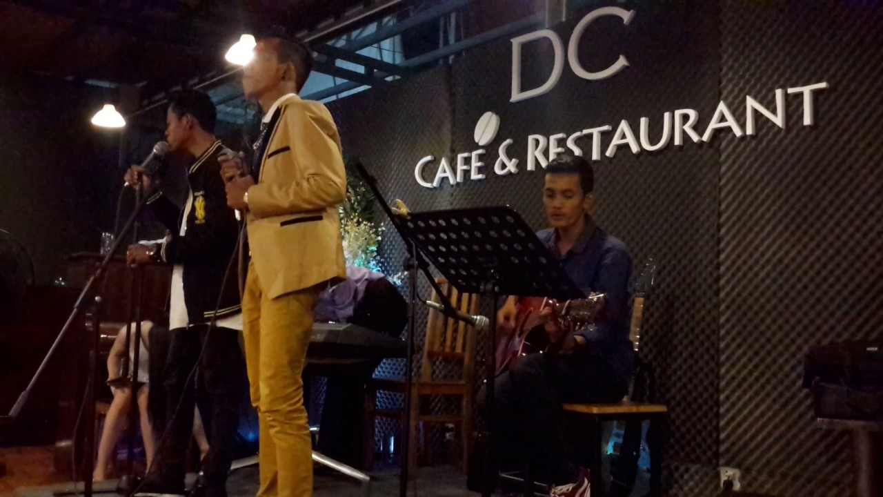 Free Time in Cambodia - At DC Cafe and Restaurant #2 - YouTube