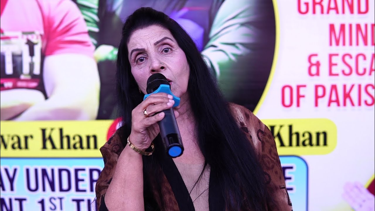 Female Magician of Lucky Irani Circus Mona Khan at All Pakistan Magic ...