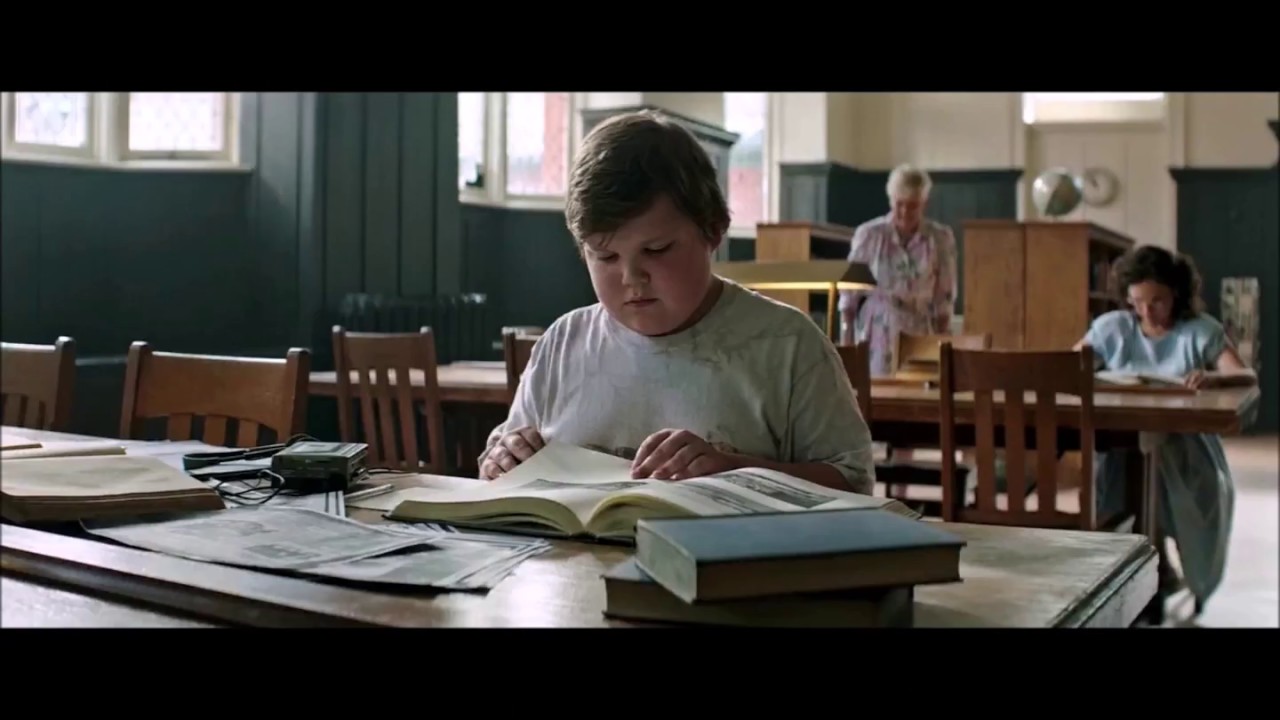 IT 2017 - Creepy librarian - YouTube