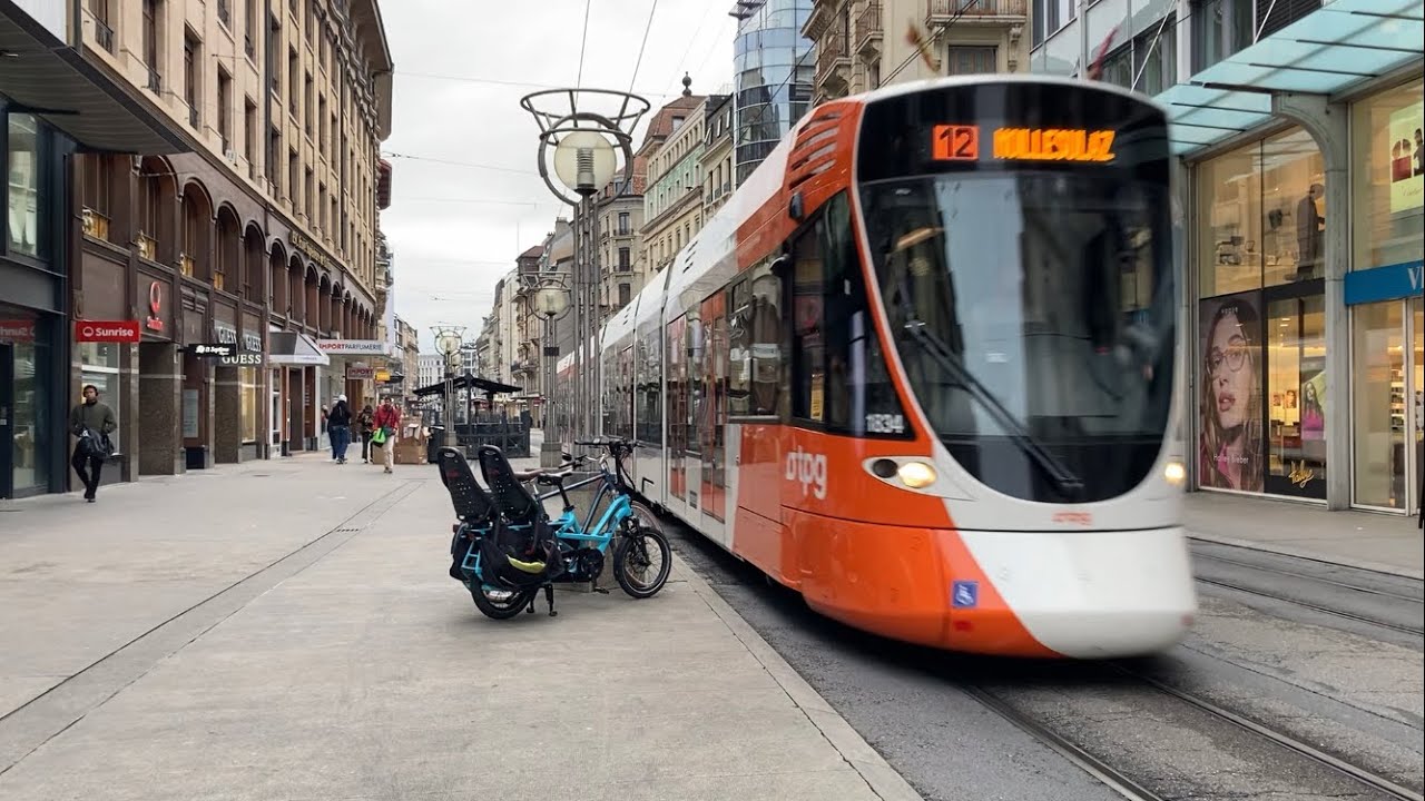 Tram Tango Stadler ligne 12: Lancy - Bachet - Gare - Moillesulaz - YouTube