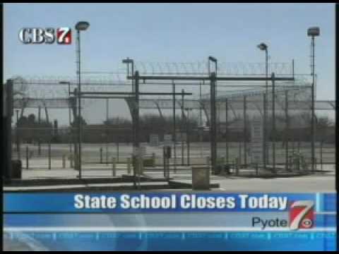 West Texas School In Pyote Closes - YouTube
