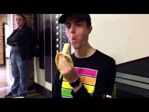 Guy deepthroats 10 inch banana!! (without gagging)