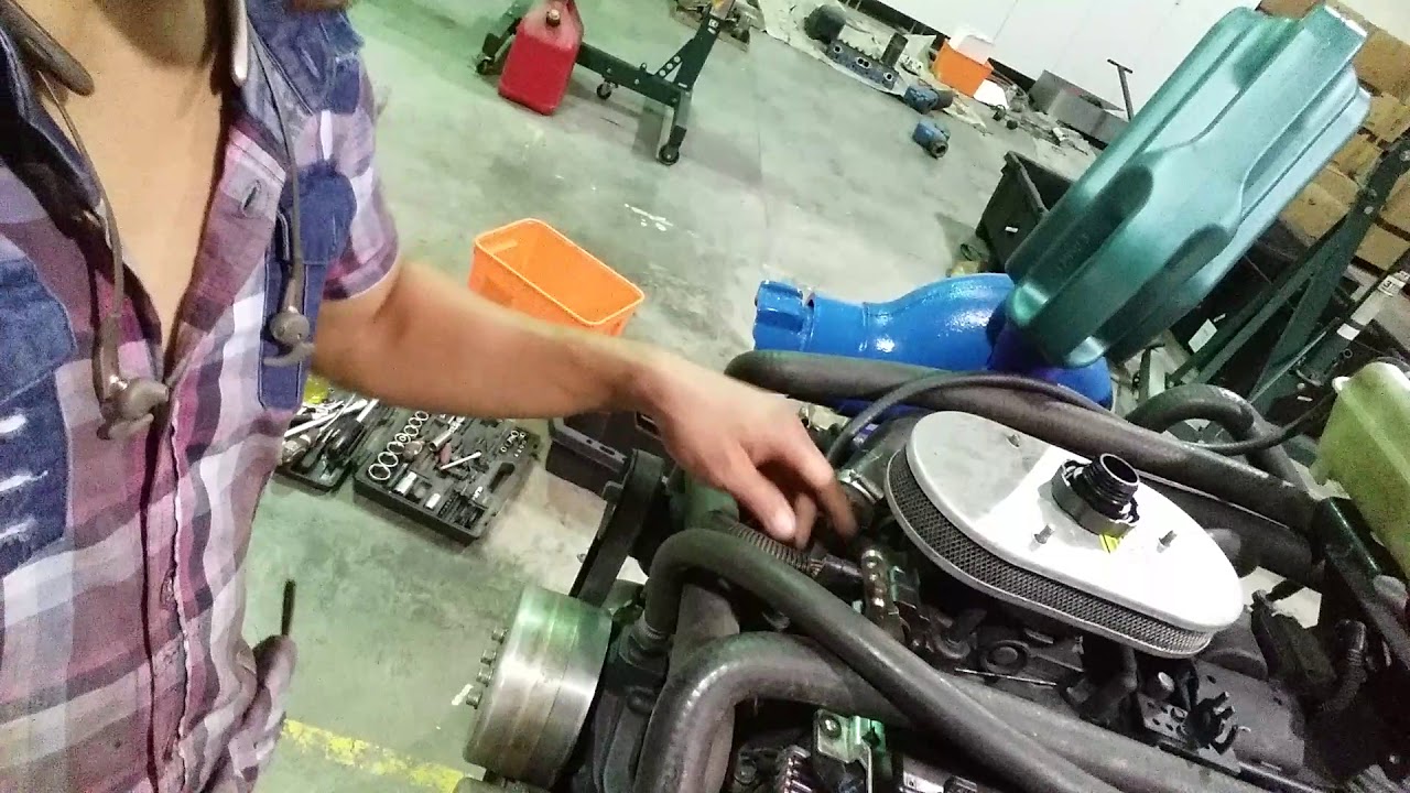 5.7 V8 engine - YouTube
