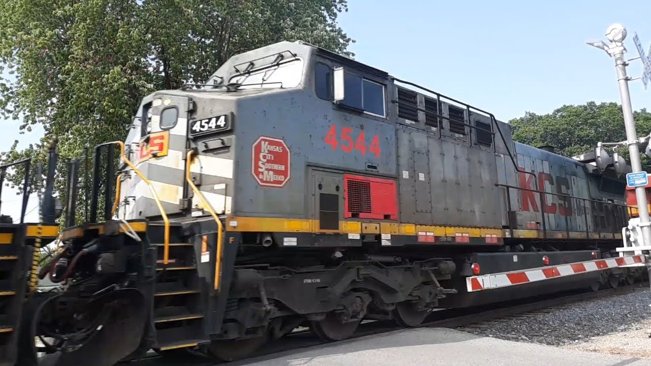 KCS Grey Ghost AC4400 trailing with MAC leader on the MVNKC @ Vandalia ...