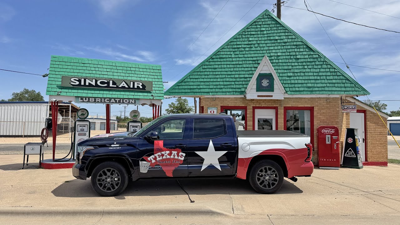 The Texas Bucket List - Triangle Sinclair Station in Snyder - YouTube