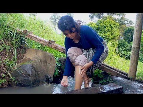 AKTIVITAS GADIS DESA CANTIK UMUR 18 TAHUN DI SAWAH
