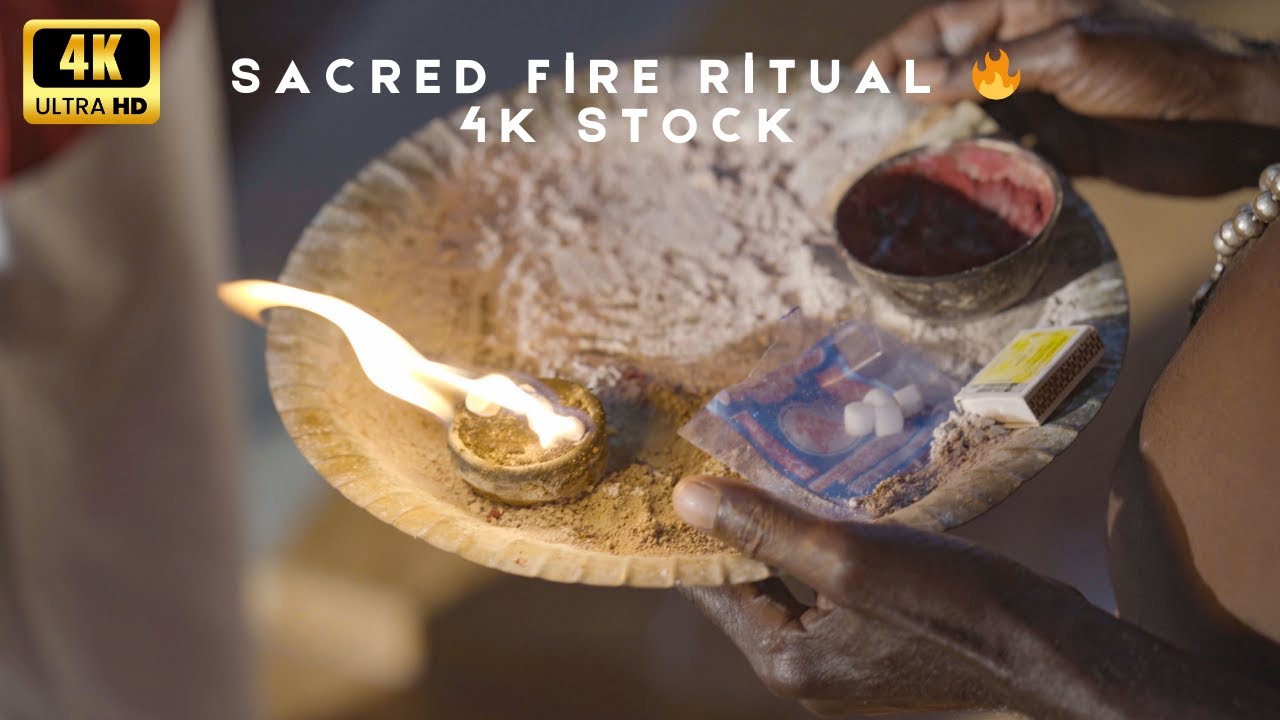 Hindu Priest Performing Sacred Camphor Fire Ritual | Chennai, India ...