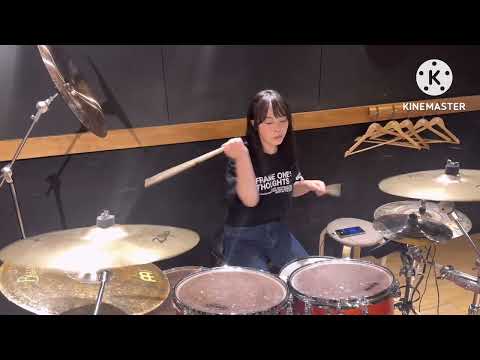 Passcode【SIREN】叩いてみた！14-year-old girl tries drums！ - YouTube