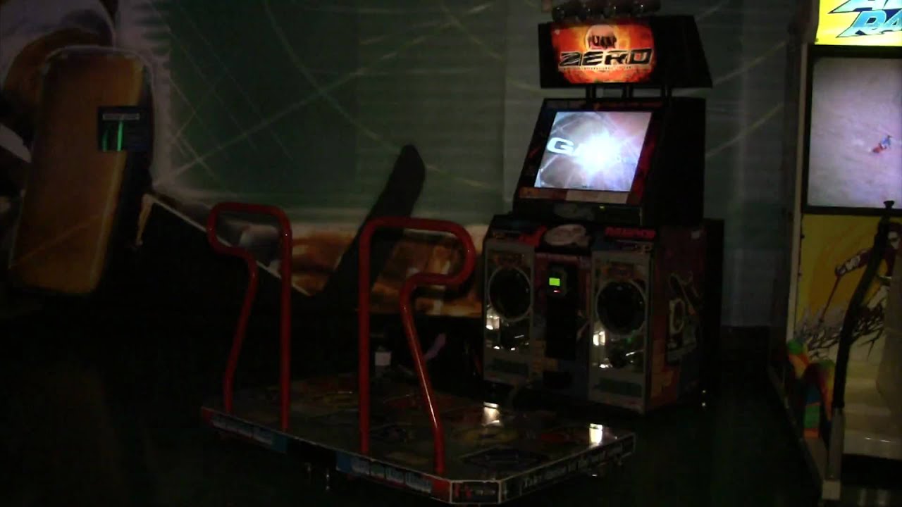 ESPN Zone Chicago: Camera Light On and Off - YouTube