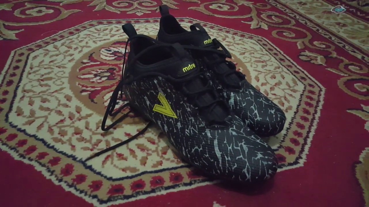 Unboxing Sepatu Bola Mitre Command! LUMAYAN BANGEET DAN MURAAAHH - YouTube