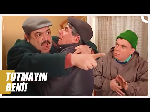 Davut Usta, Sabri Bey'e Saldırdı! | Bizimkiler