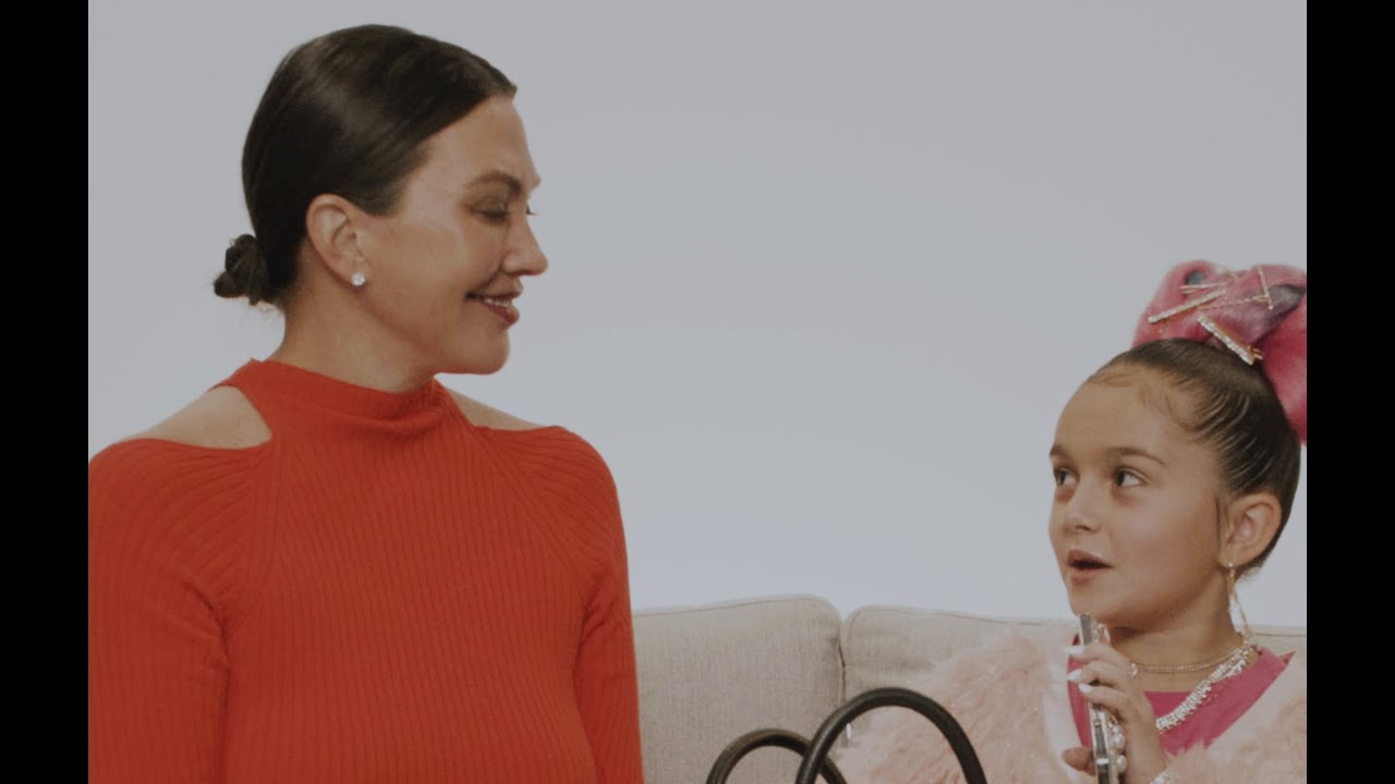 What's in Her Bag? with Taylen Biggs - YouTube