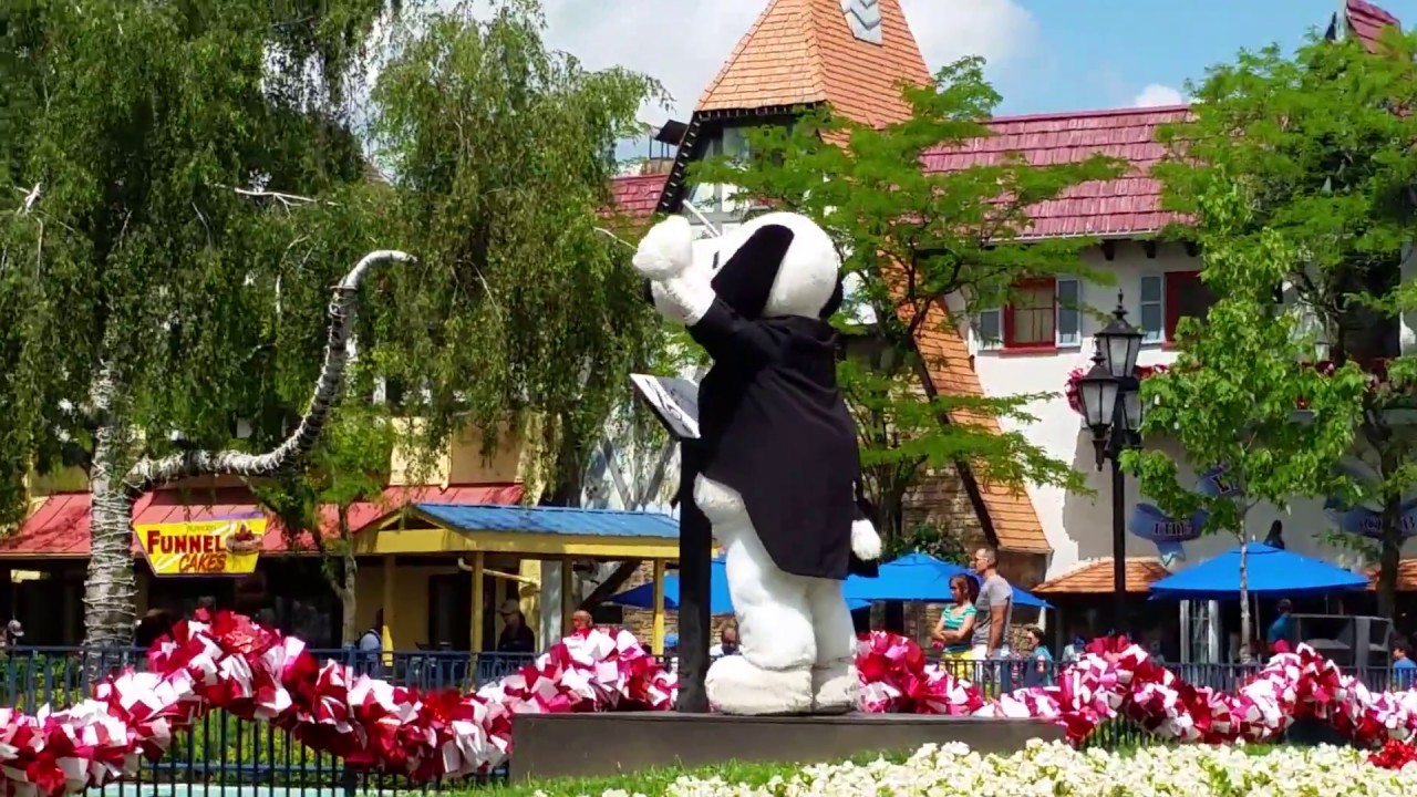 Conductor Snoopy x Fountain Show at Wonderland - YouTube