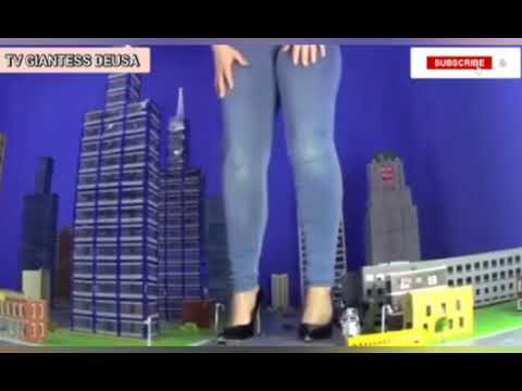 GIANTESS CRUSH MOMENTS