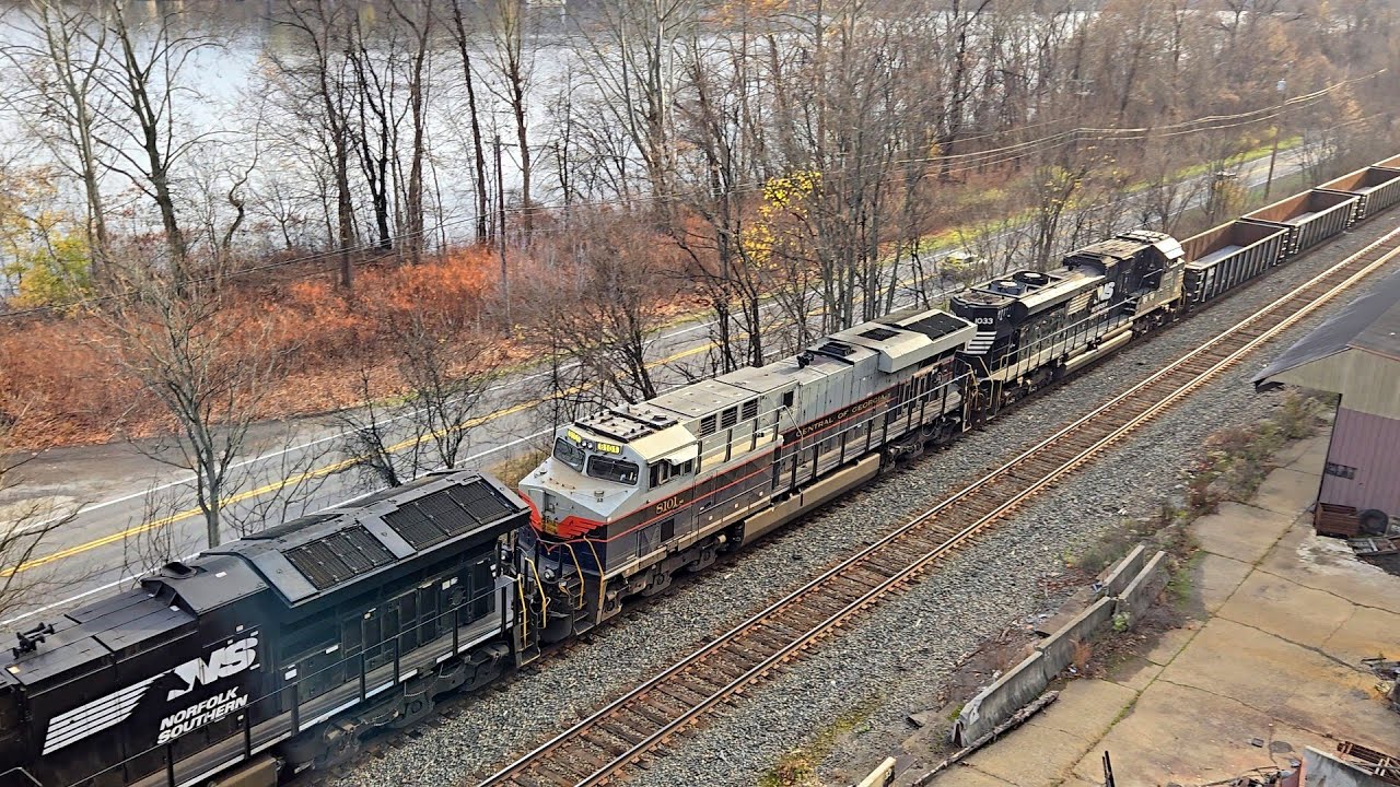 NS Heritage Central of Georgia 8101 on... Mixed Unit Train 62V? - YouTube
