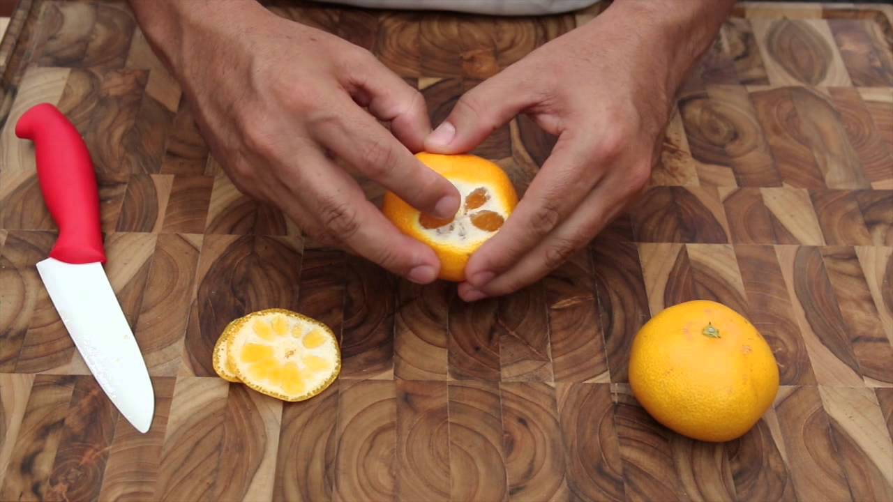 Forma fácil de pelar una Mandarina - YouTube
