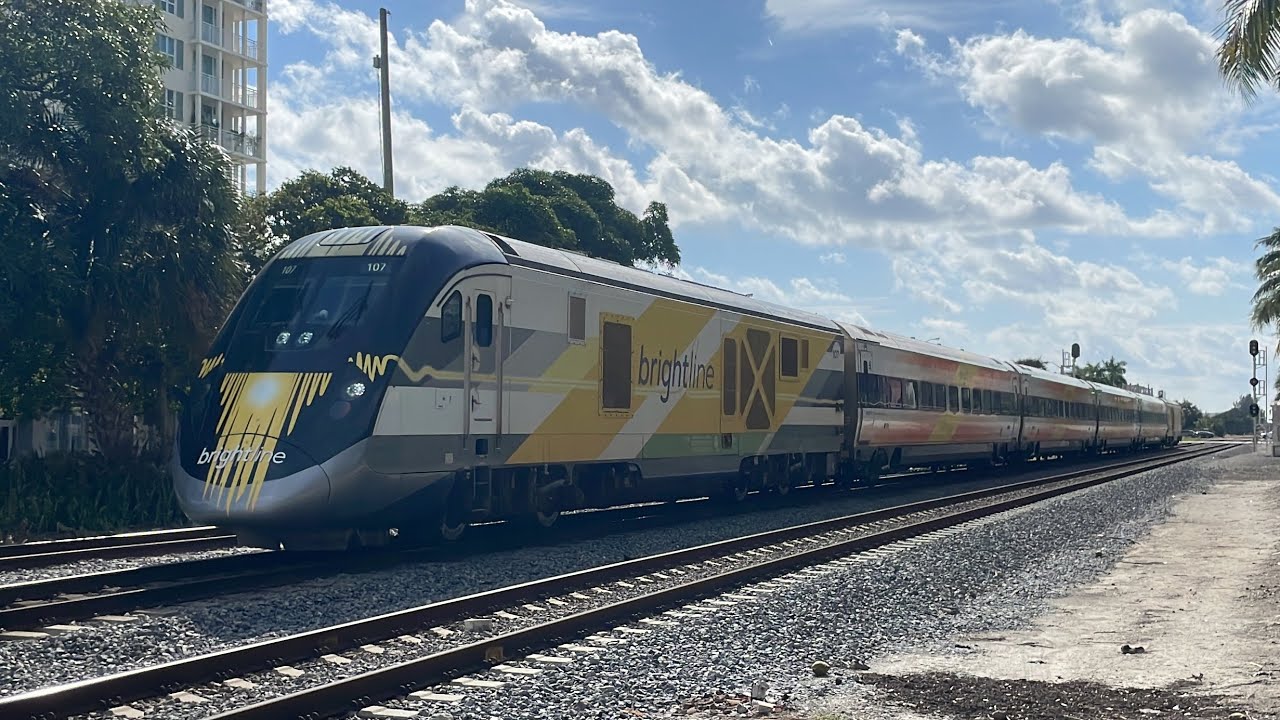 Brightline 107 leads commuter train in West Palm Beach Florida - YouTube