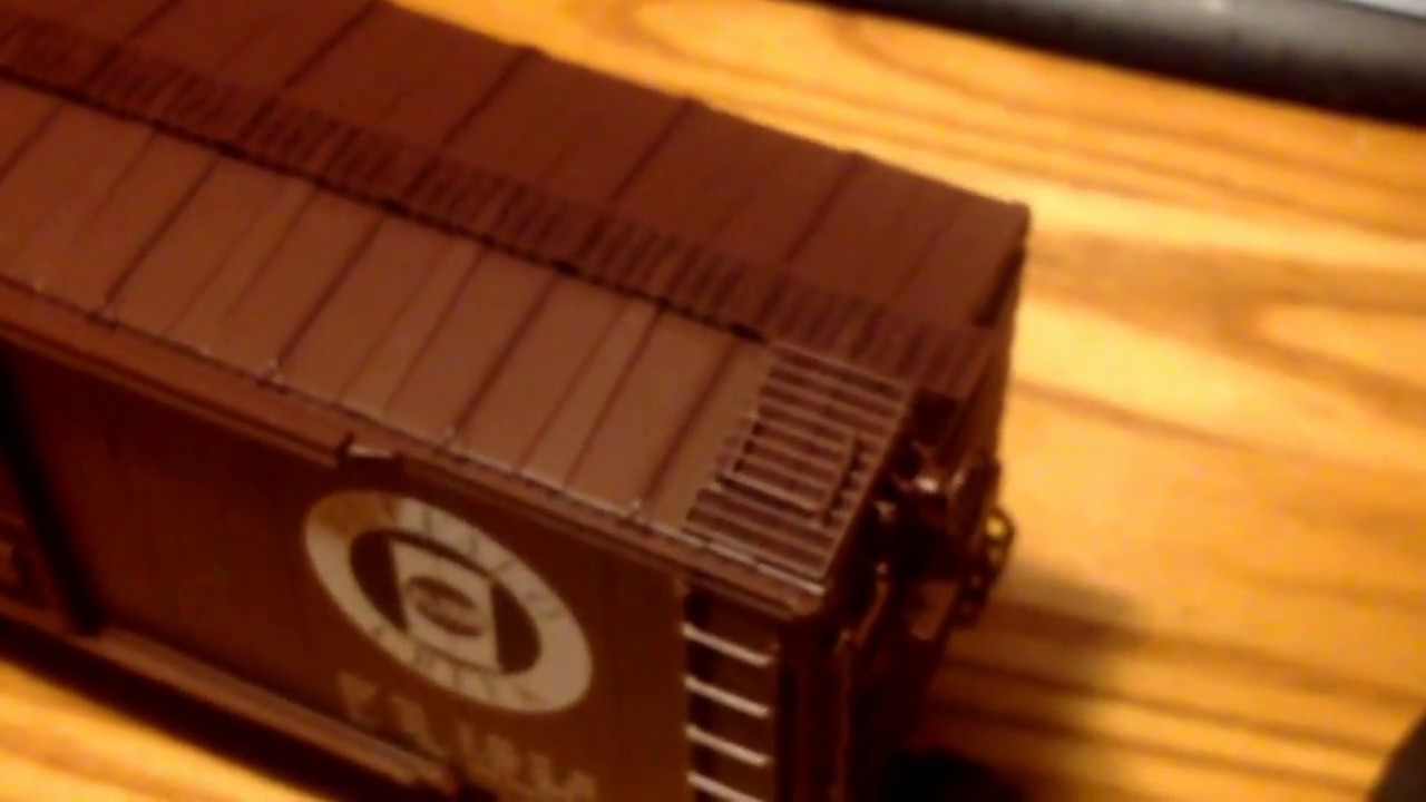 Lionel PS-1 Buffalo Creek Flour Boxcar Review - YouTube