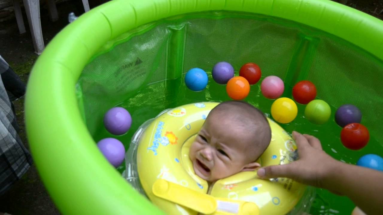Baby Una Swim In The Pool With Cries - YouTube