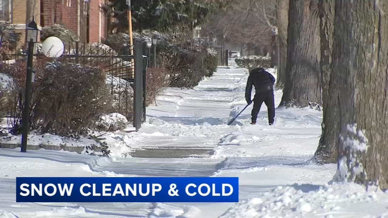 Chicago area digging out after winter snow storm - YouTube
