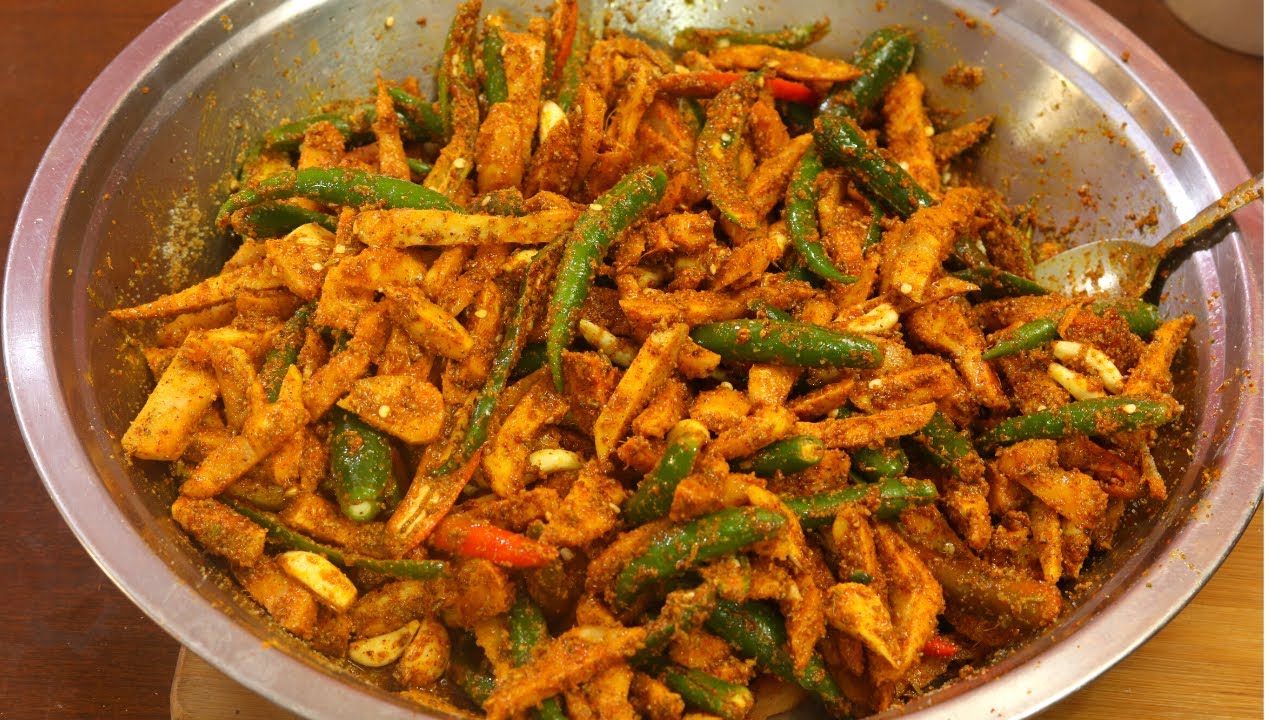 लहसुन अदरक और मिर्च का अचार | Lahsun Adrak Mirchi ka achar | Garlic ...
