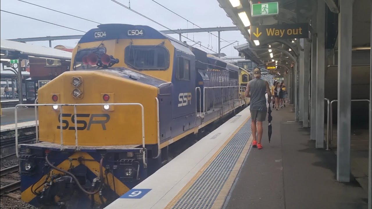 04/01/23 D778 passing Lidcombe - YouTube