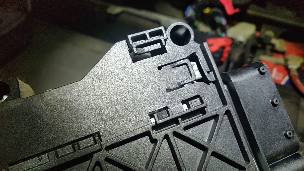 Volvo XC70 2.4D 136kW 2008 ECU location. Engine control unit location ...