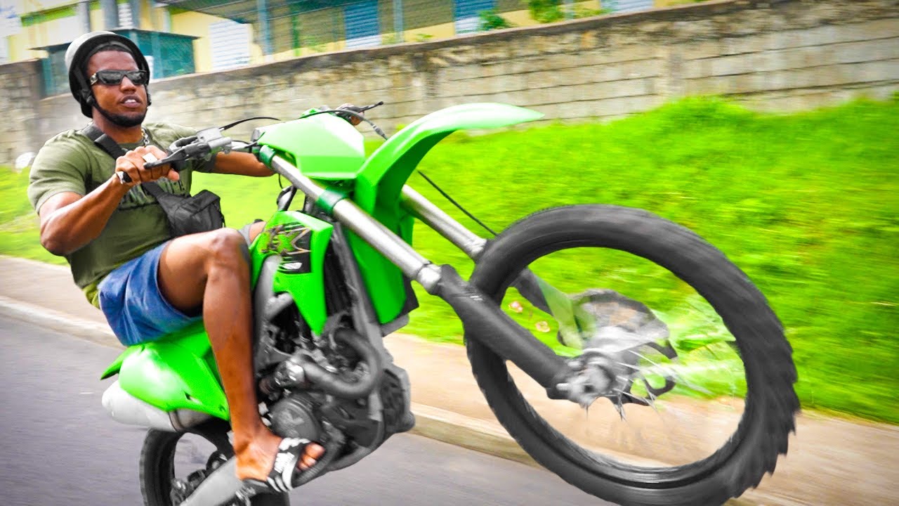 DIRTBIKE RUNS OUT OF GAS IN THE HOOD ! | Braap Vlogs - YouTube