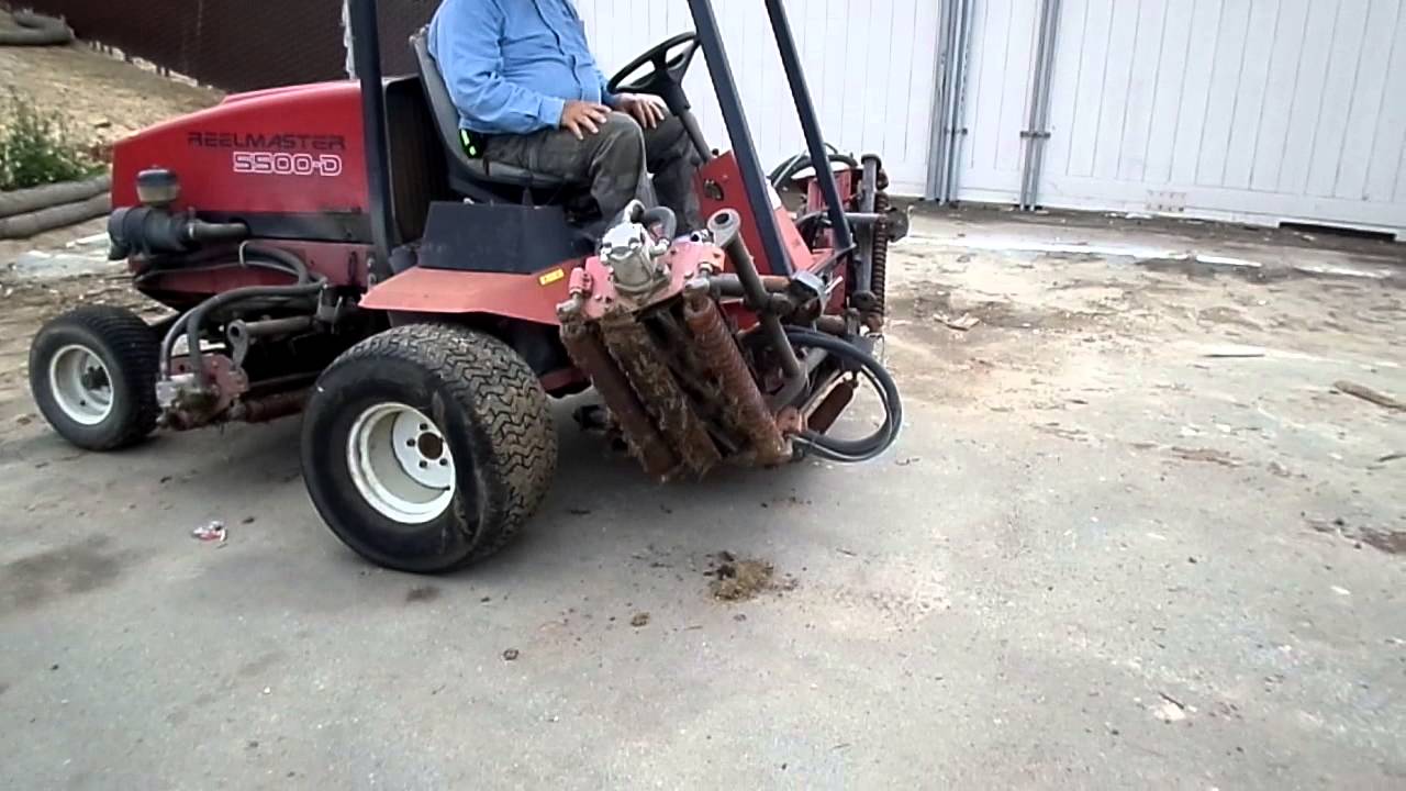 Riding Toro Reelmaster 5500-D - YouTube