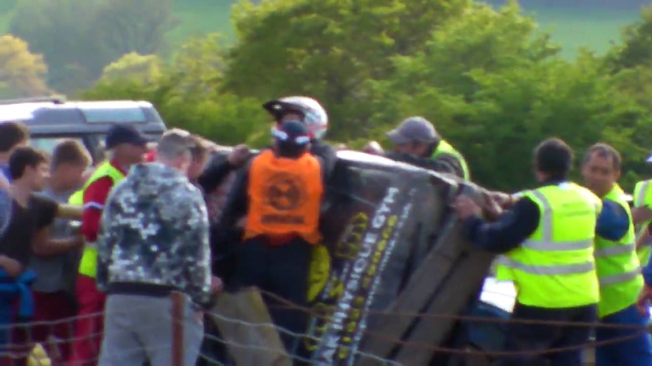 autograss lady's crash melton L nq N840 & N117 - YouTube