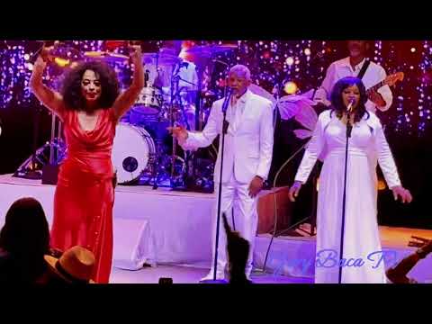 Upside Down - Diana Ross gets harassed on stage then almost kissed by crazy woman in Costa Mesa 2026