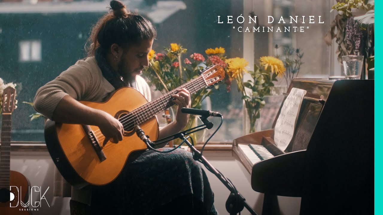 León Daniel - Caminante Duck Sessions (Live) - YouTube