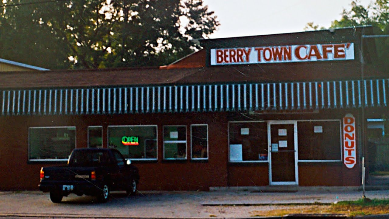 Salad Station Story: Berry Town Café - YouTube