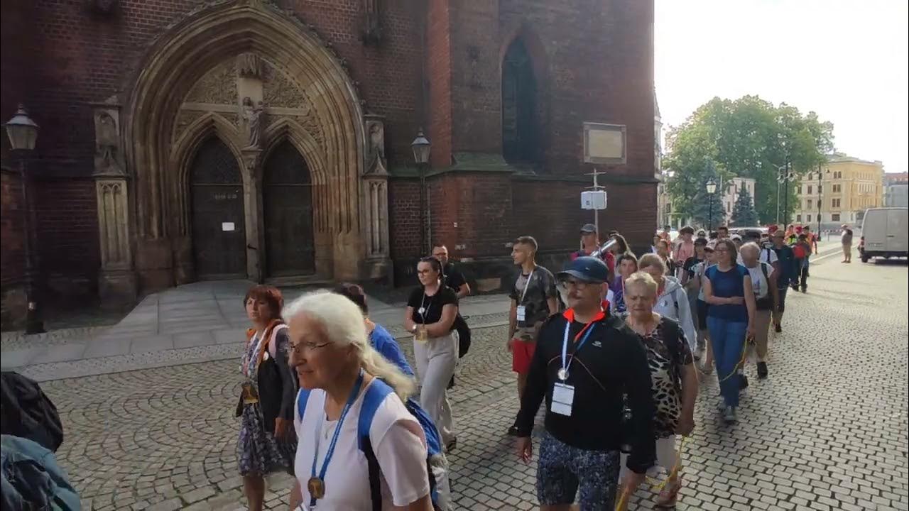 Początek Pieszej Pielgrzymki Legnickiej do Krzeszowa. - YouTube