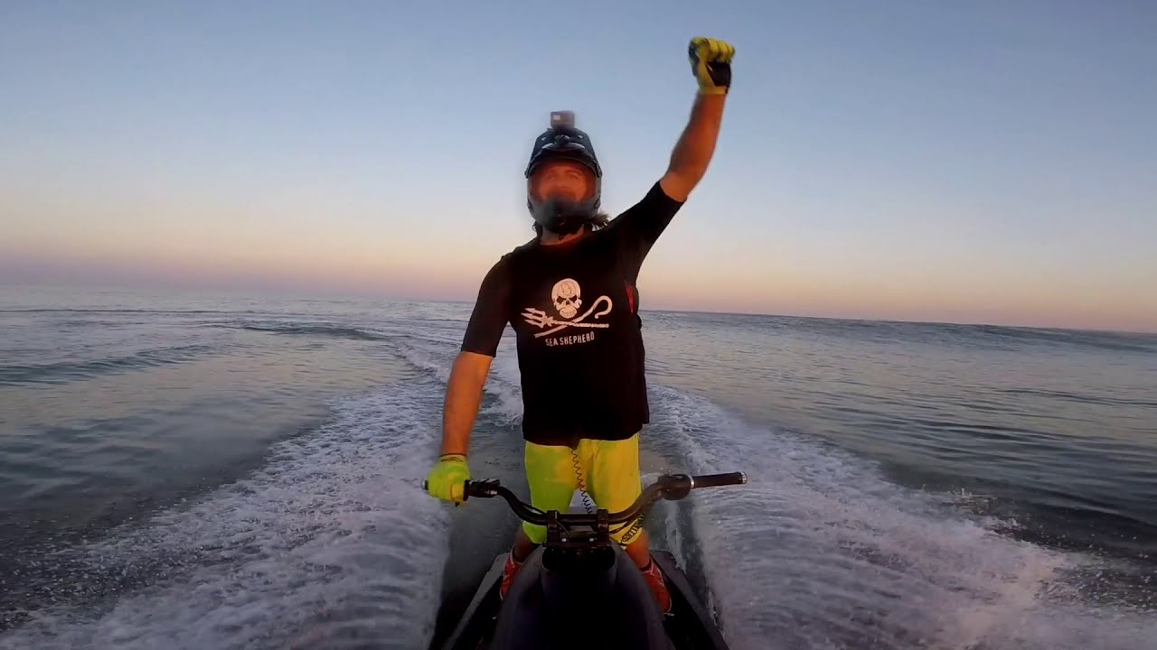 Wave jumping on a waveblaster. - YouTube