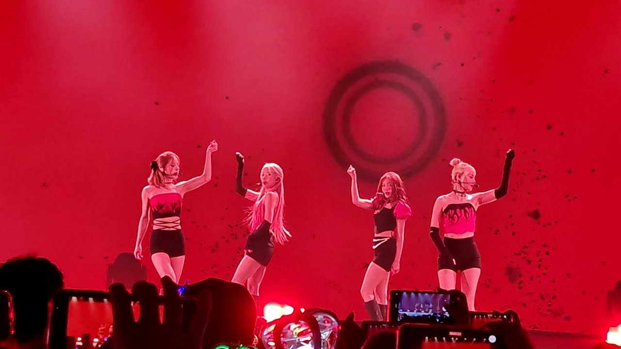 이달의 소녀 LOONA - Heat (9) 열기 - in London 220916 [Fancam] - YouTube