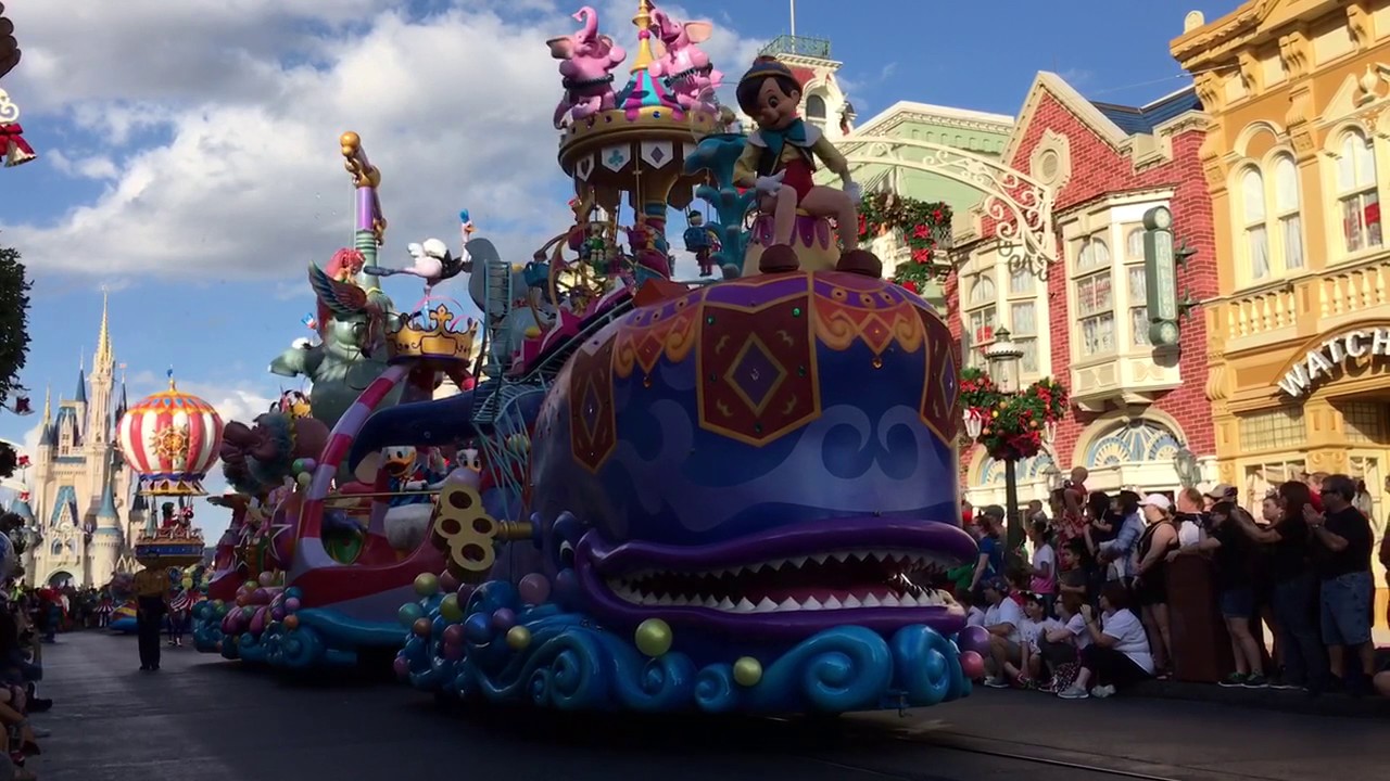 Disney parade - YouTube