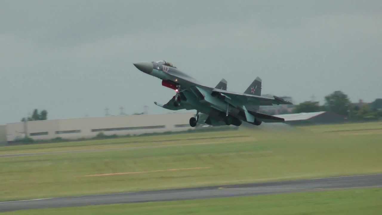 Sukhoi SU-35 russe take-off overshoot Paris le bourget AIR-SHOW 2013 ...