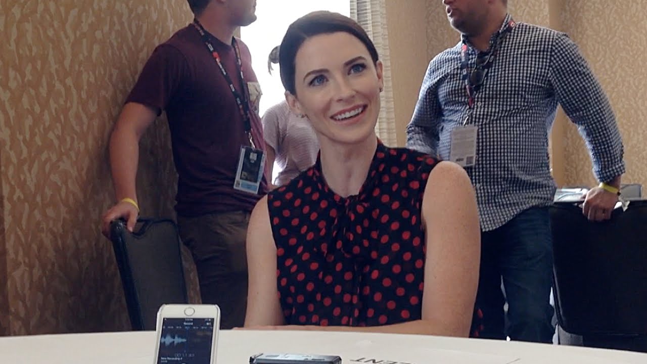 Bridget Regan: Love on 'The Last Ship' - YouTube