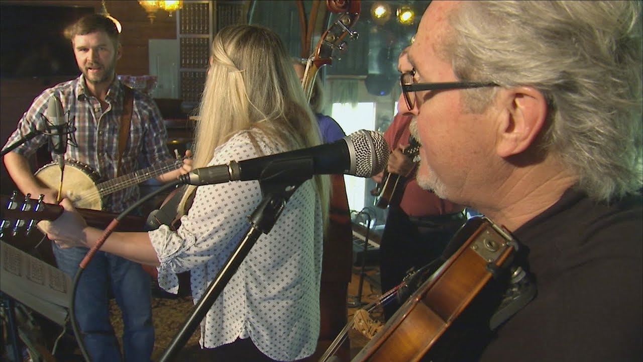 Larry Bruce Gardens (Texas Country Reporter) - YouTube