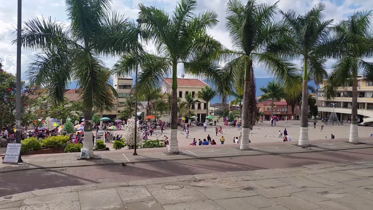 Fusagasuga, Colombia ENERO 6 de 2017 - Parque Central desde el Café ...