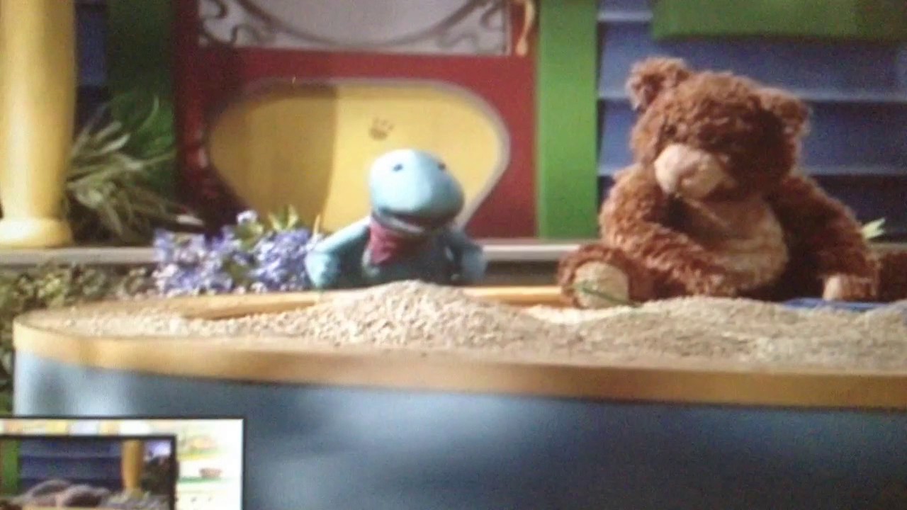 Caillou Presents Puppet Segments Episode 31 - YouTube