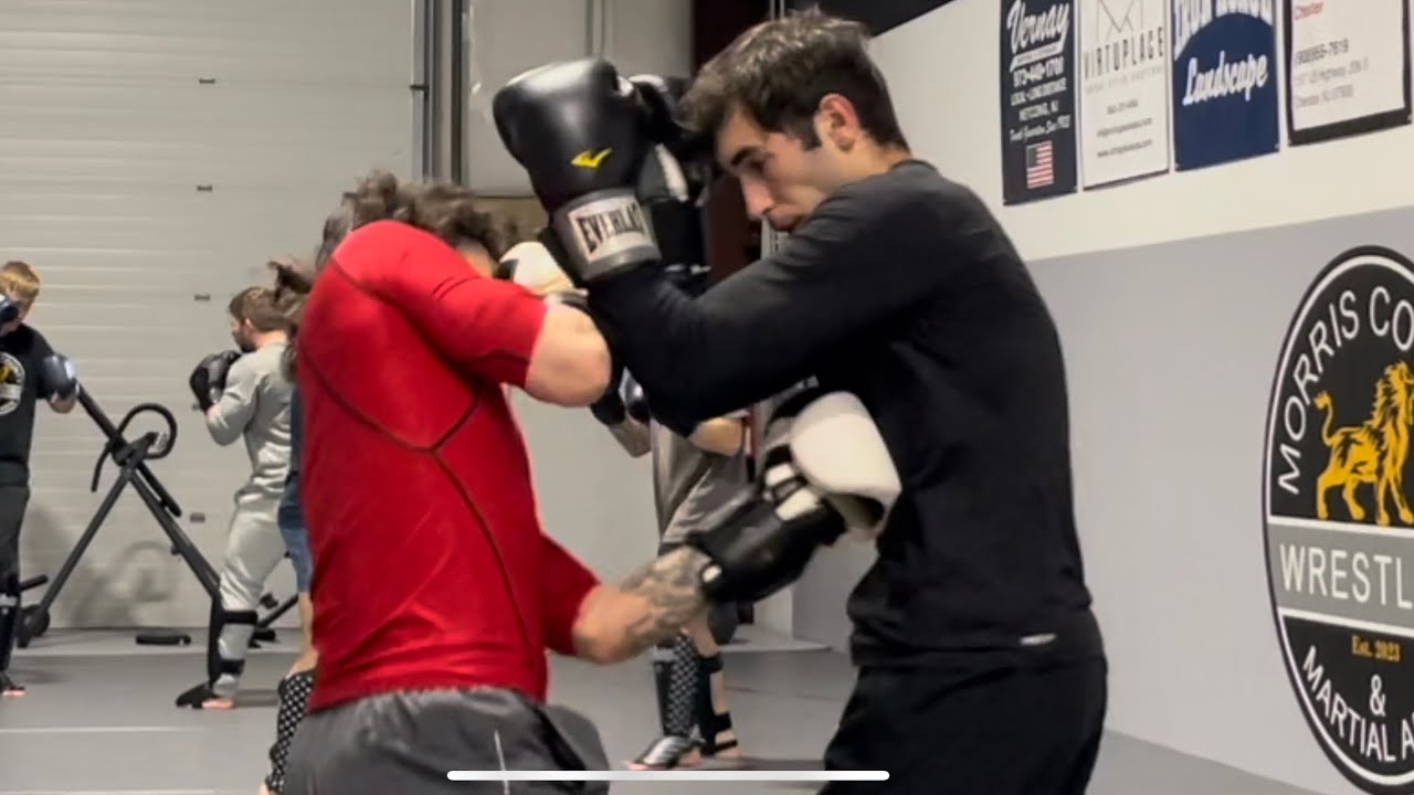 How to land a body shot in boxing - YouTube